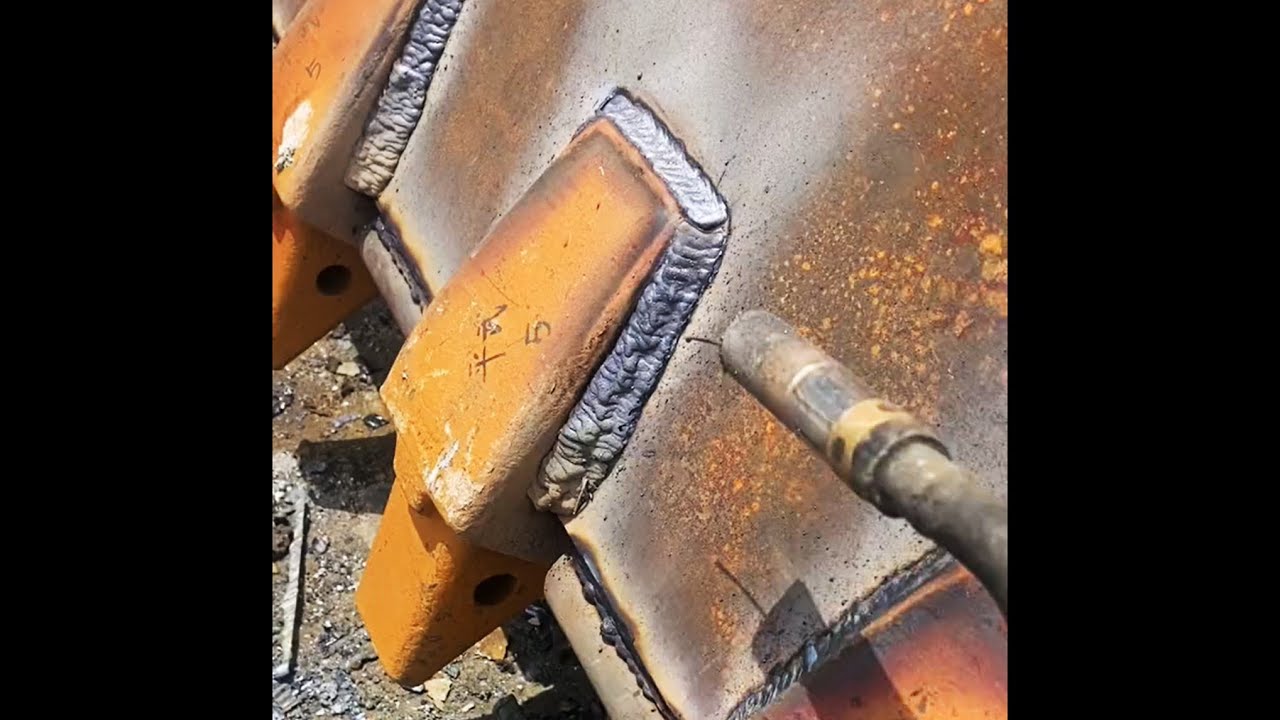 Restoration of broken excavator bucket, perfect welding repair ...
