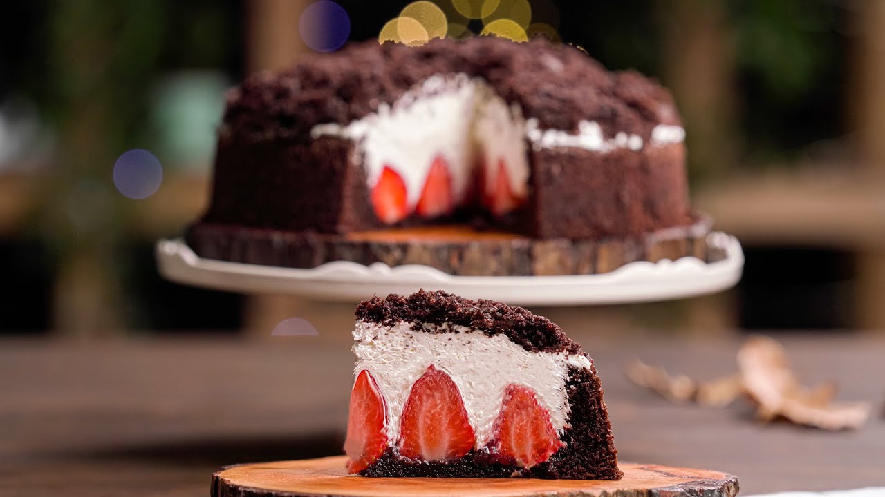 Strawberry Mole Cake - YouTube