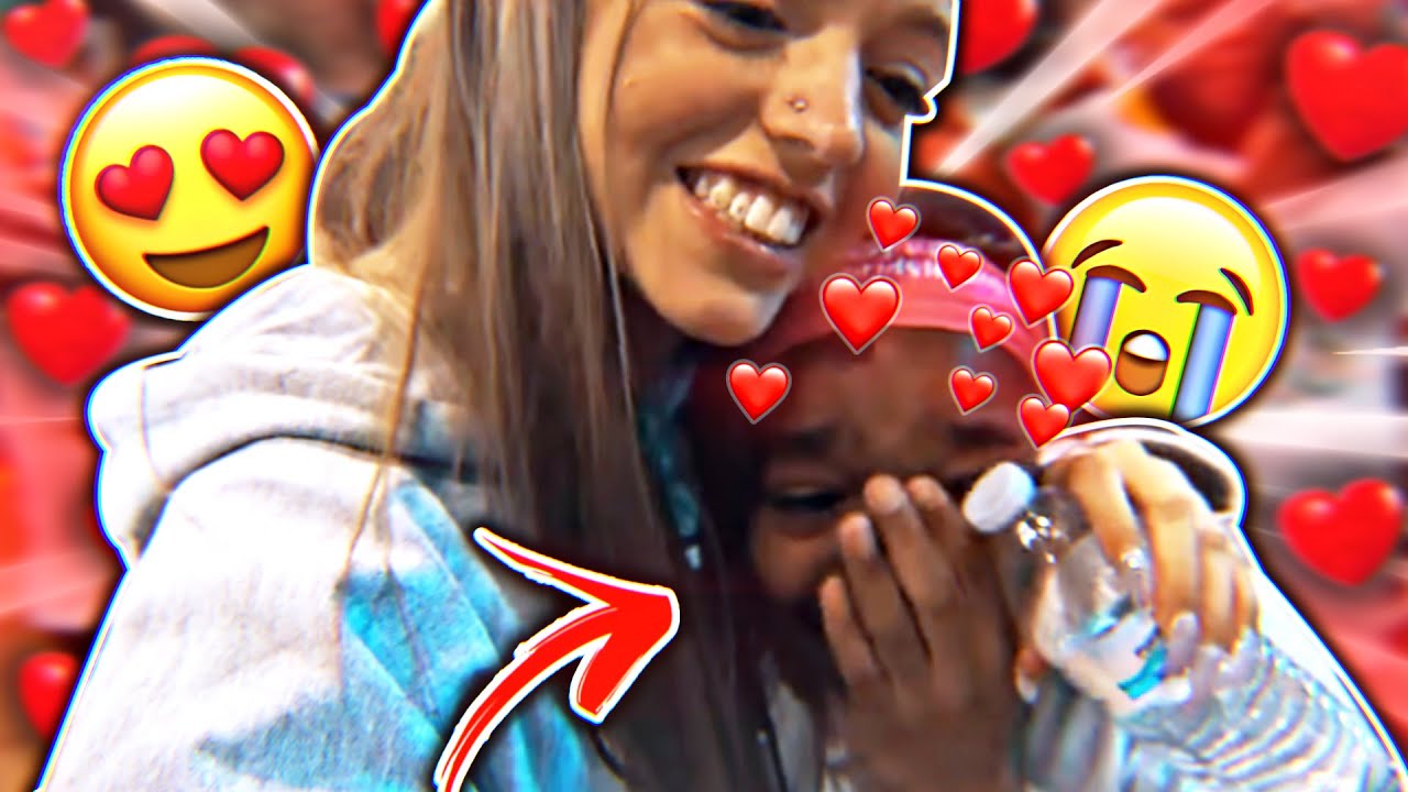 WOAH VICKY GOES TO VIST SCHOOL AND MAKES KIDS CRY!!! | Woah Vicky - YouTube