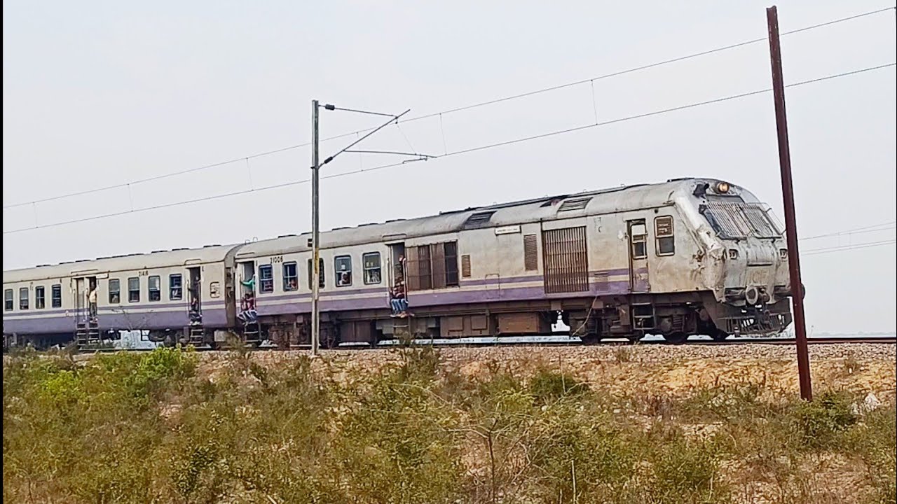 प्रयाग की अकेली DMU Train India Ghazipur Prayag High Speed DMU Train ...
