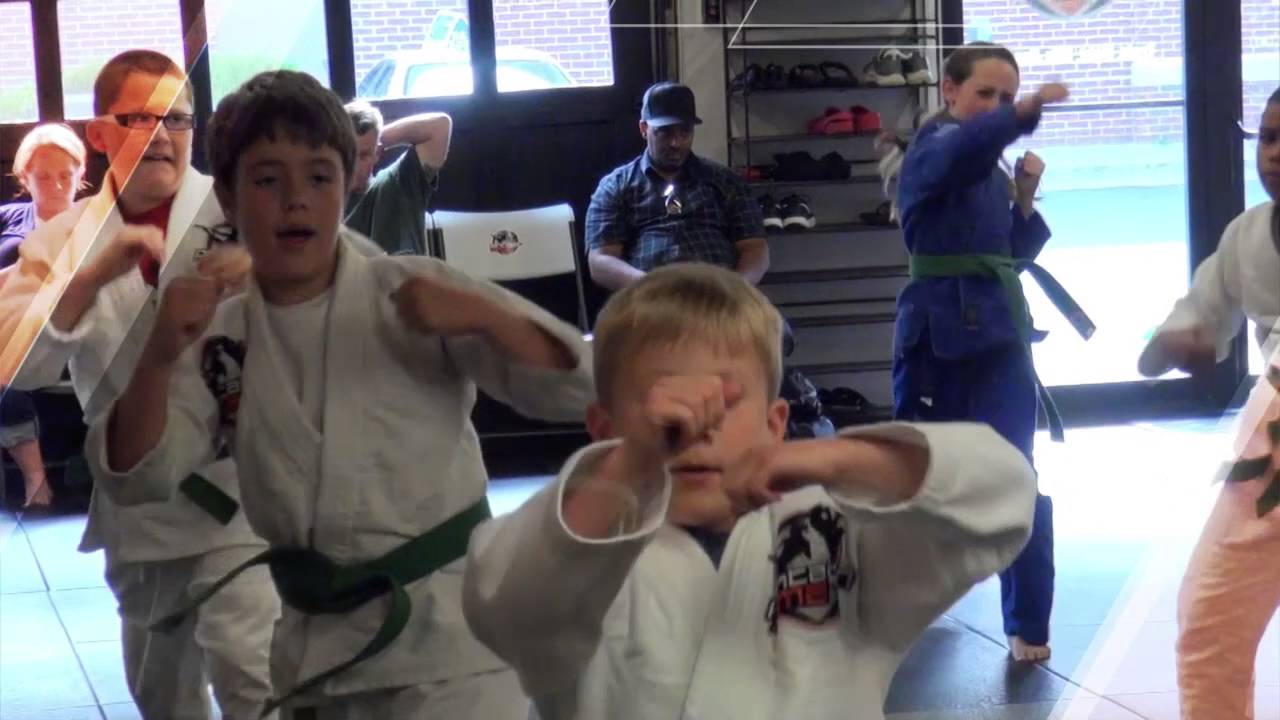 Young Warriors Program at Pentagon MMA - YouTube