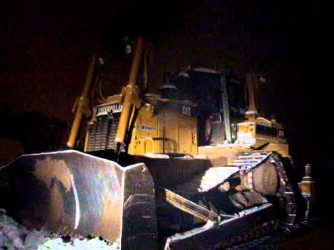 D7R Series 2 Cold Start - YouTube