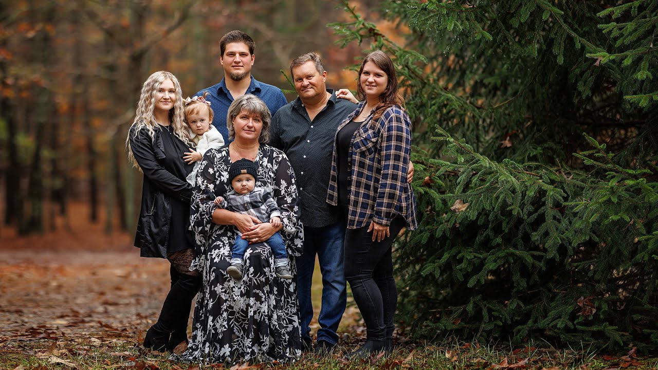 Family Photoshoot Ideas for the Fall | Canon EOS R5 & RF 85mm 1.2 ...