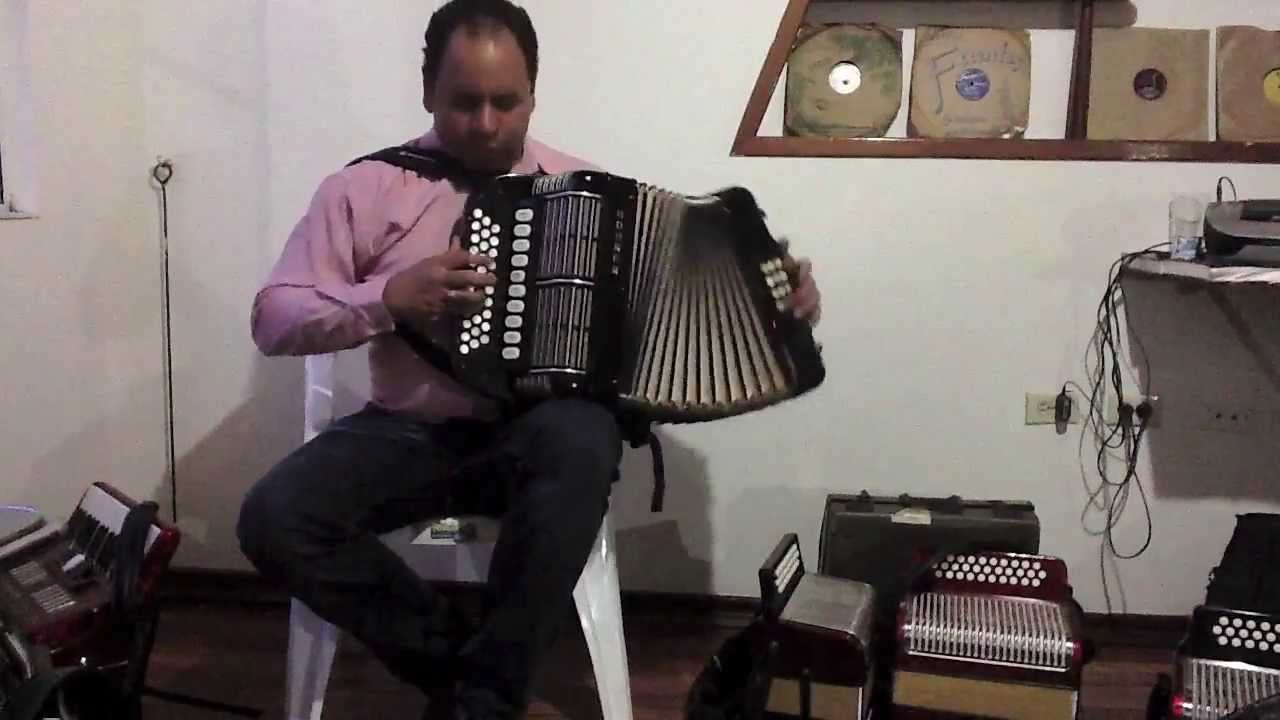 OSVALDO SARMIENTO interpreta EL POLLO VALLENATO en Acordeón MORINO CLUB ...