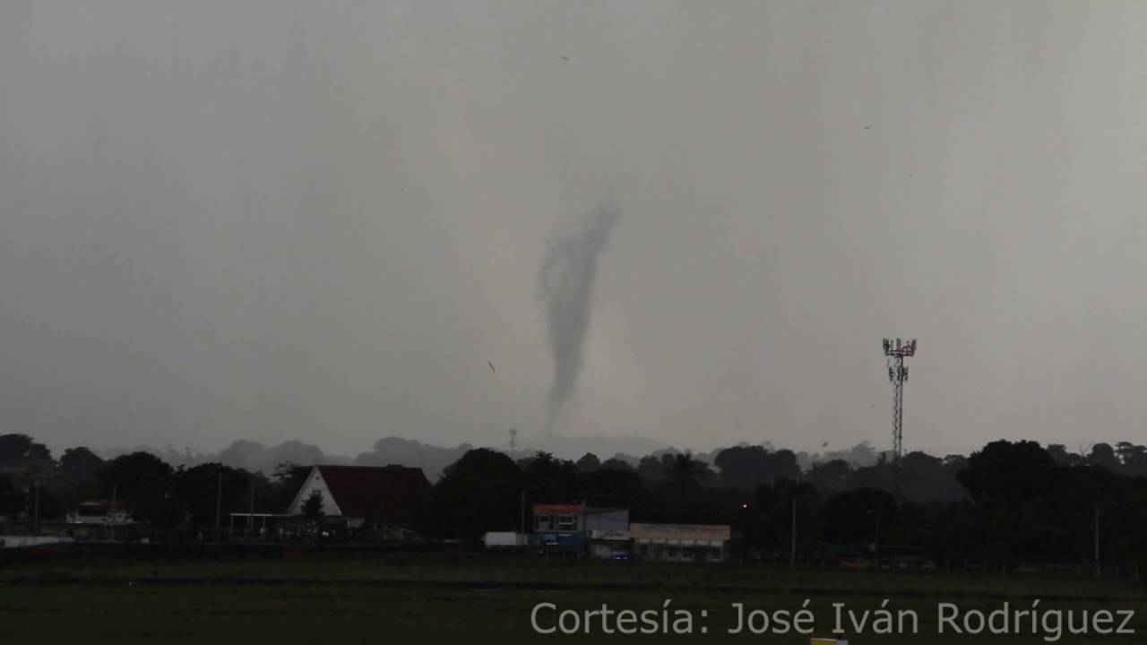 Tornado (gustnado) en Mañanitas de Tocumen - YouTube