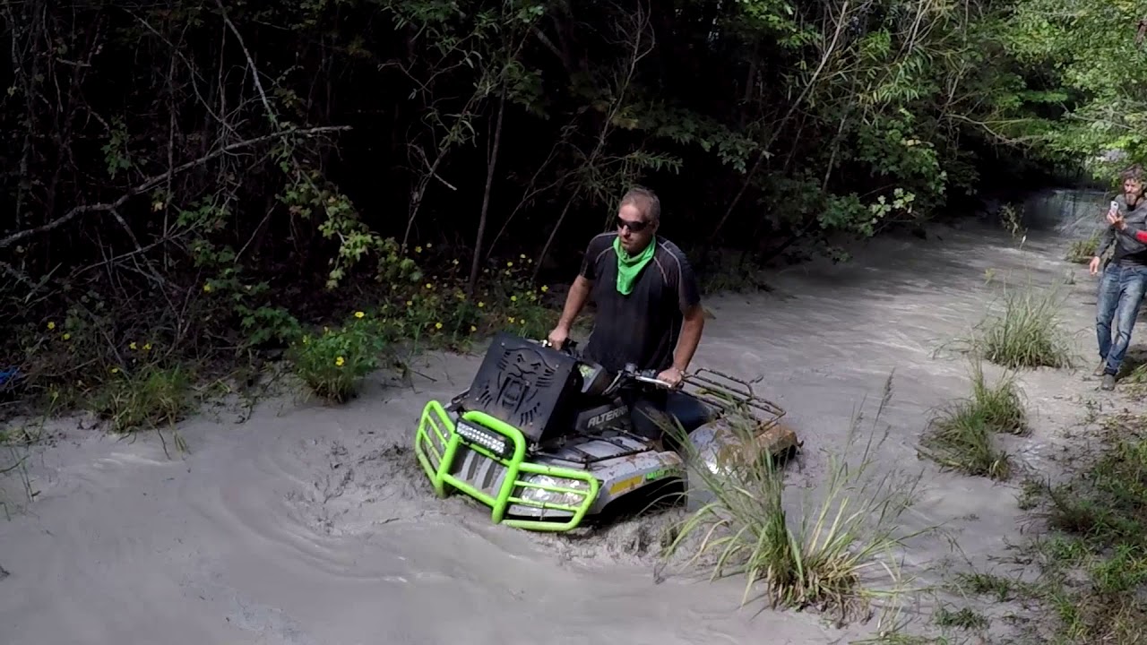 Meeting New Friends At Gator Run - YouTube