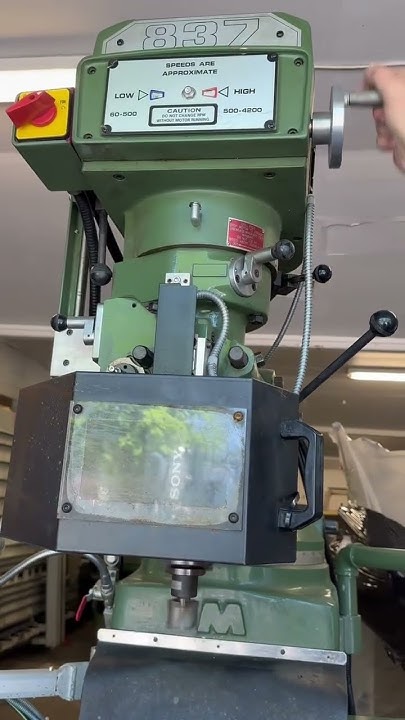 Testkör Universalfräsmaskin Somatec microcut 837 - YouTube