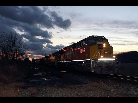Tier 4 EMD Demos leading CSX Q316 at dusk! - YouTube