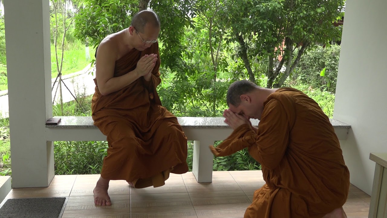 Thai Buddhist Prostration - YouTube