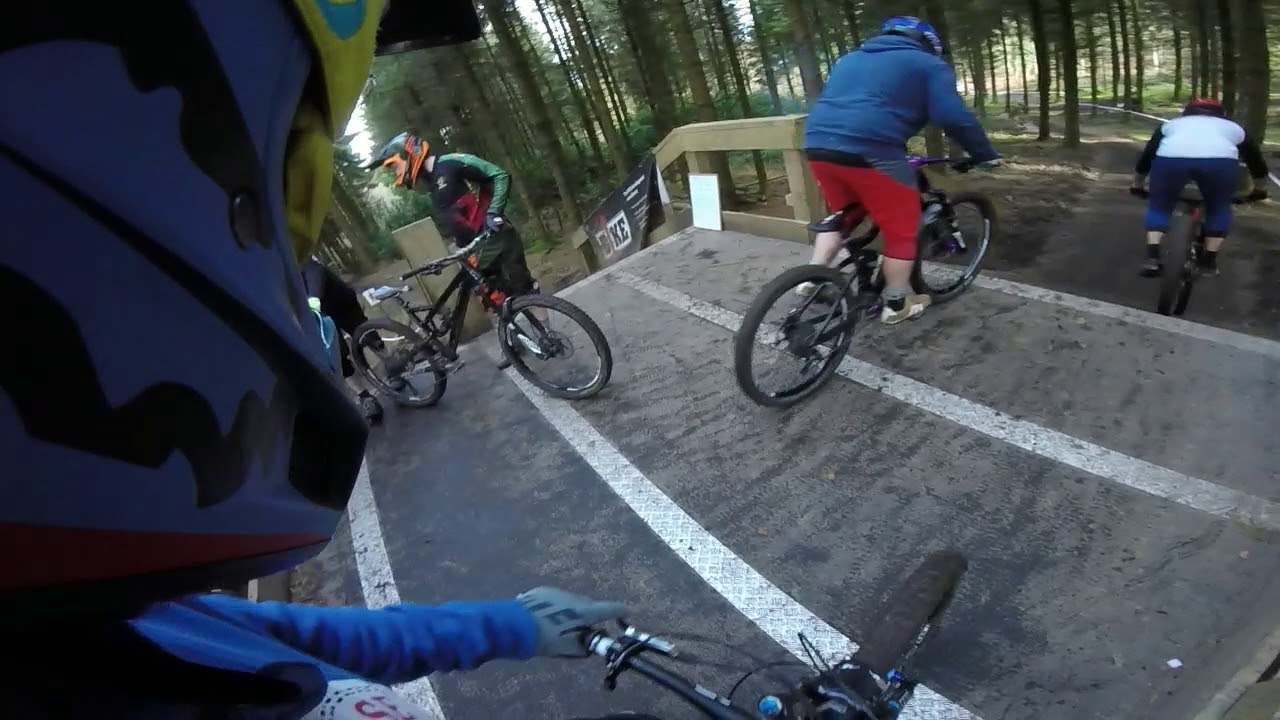 windhill bikepark red dh trail, red jump line 2017 - YouTube
