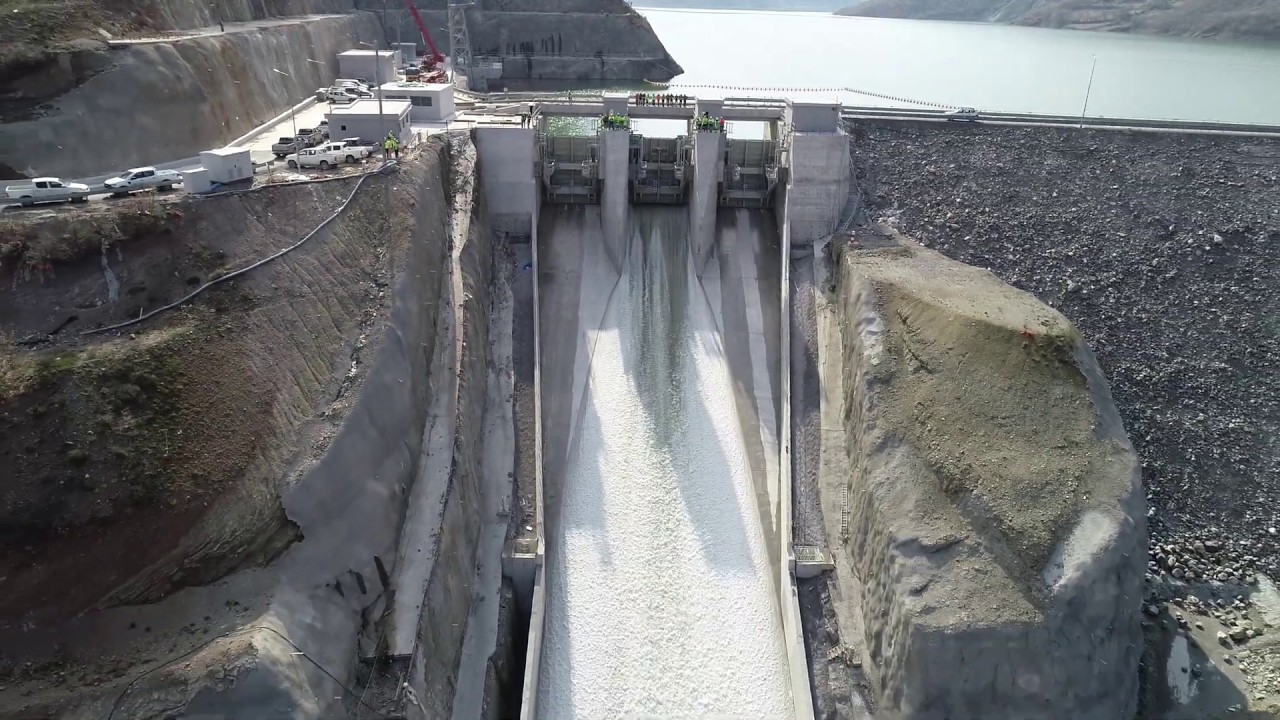 Moglice Dam Spillway Gates Opening - YouTube