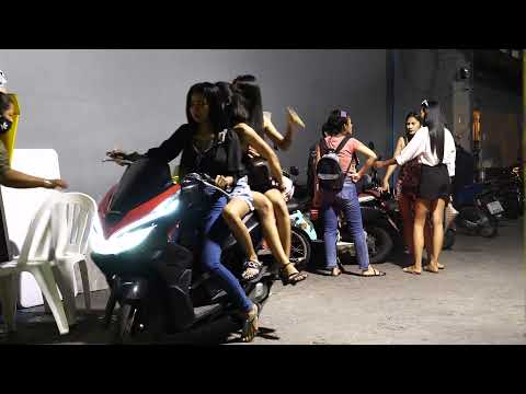 moped girls
