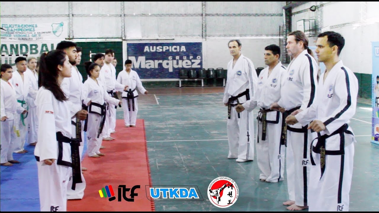 Clase de Combate Deportivo de Taekwondo ITF - YouTube