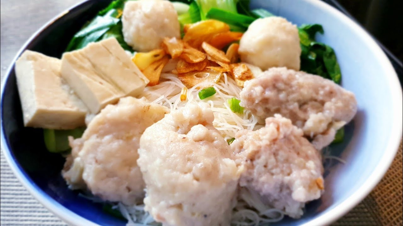 *ေၾကးအိုးဆီခ်က္ ႏွင့္ ေၾကးအိုး*Burmese Noodles Kyay Oh - YouTube