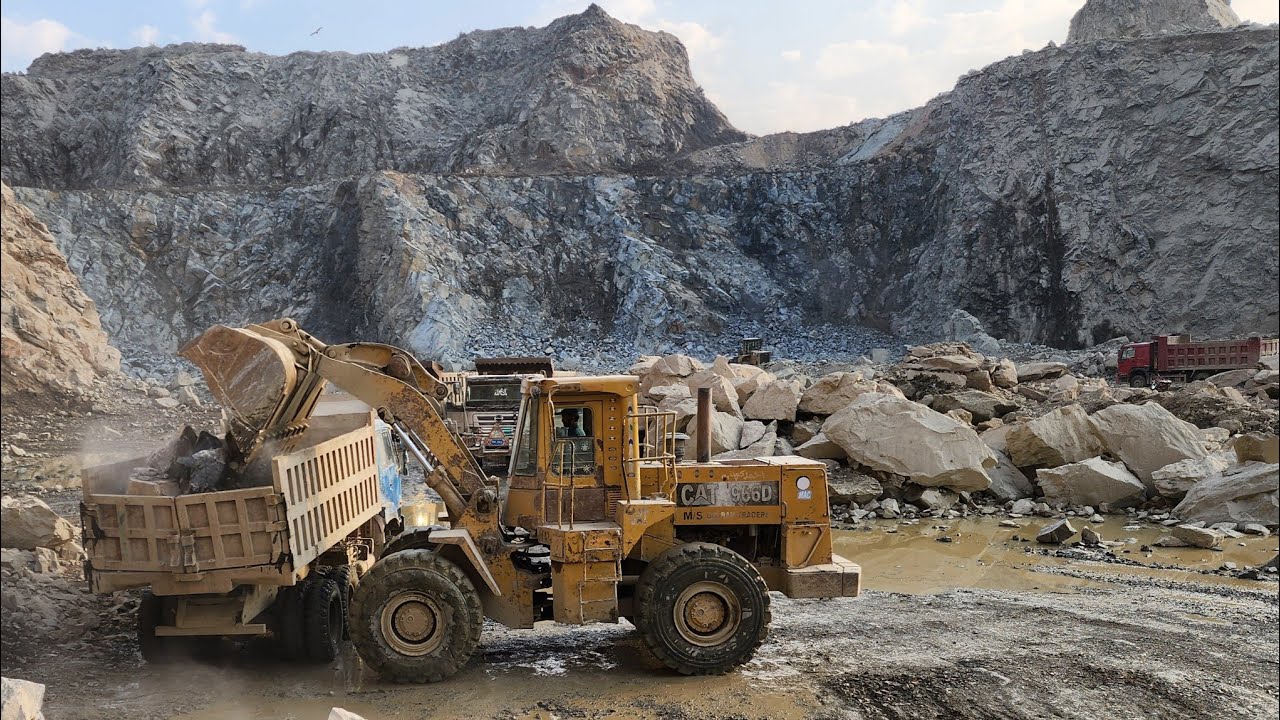 Caterpillar 966D Massive Rock Loading into Hino & Mitsubishi Dump ...