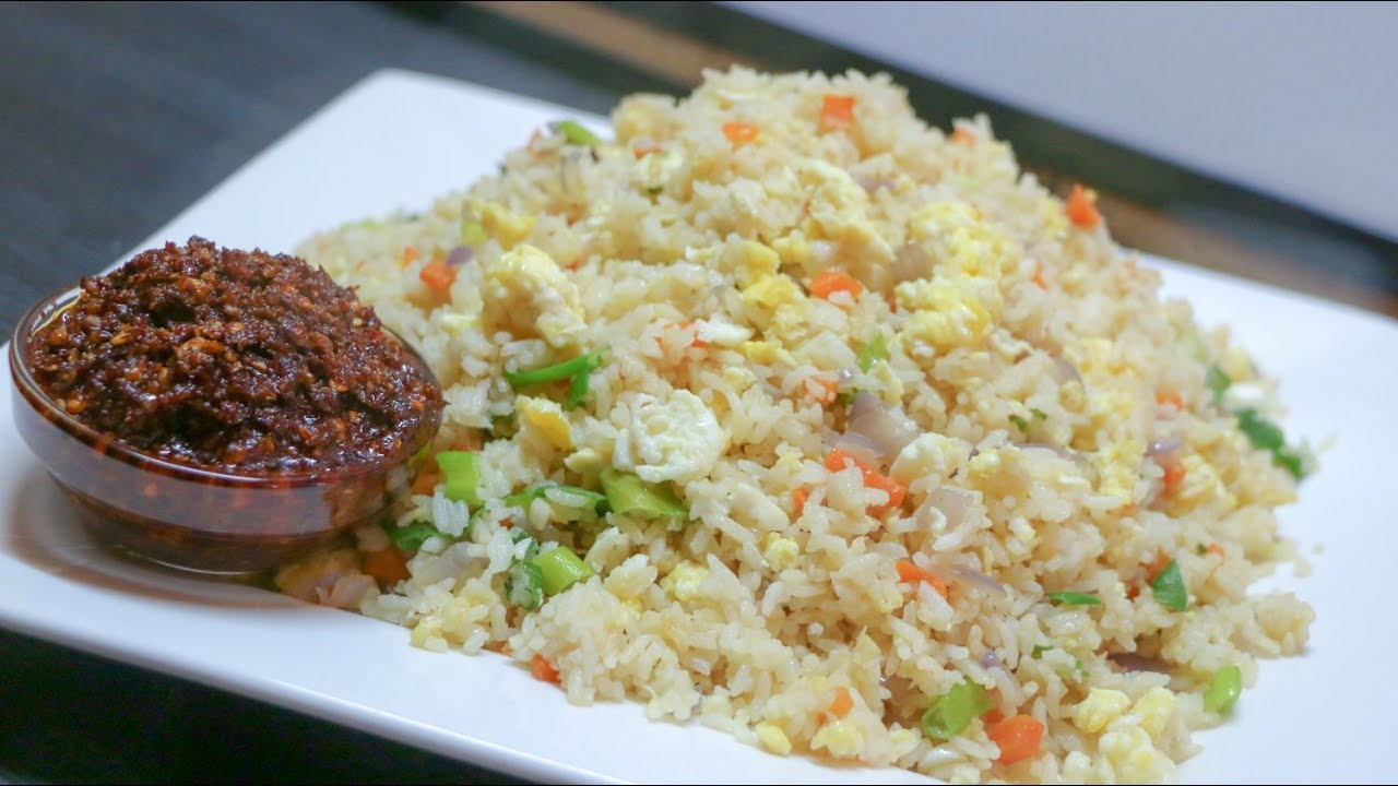 Quick bachelor's Recipe- Egg Fried Rice With Red chilli garlic sauce ...