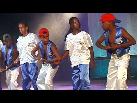 Croc Festival: Performance Murray Island School, Australia - YouTube