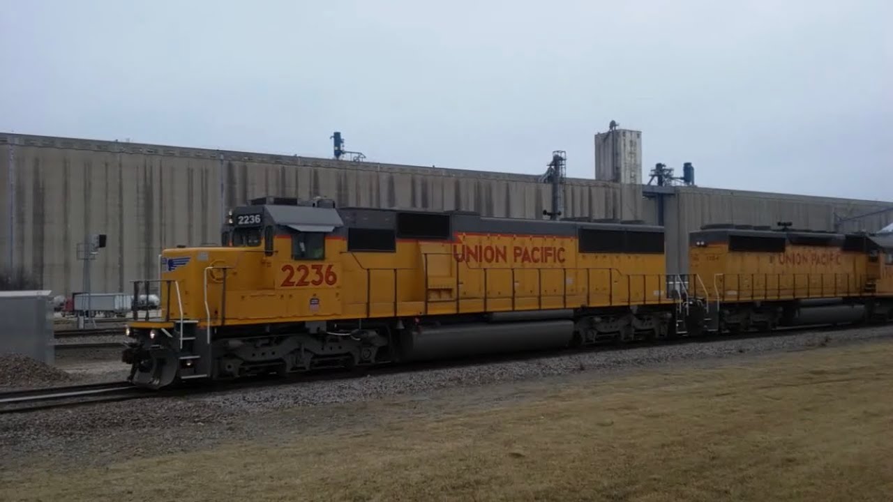 UP #2236 (LBJ77) at Saginaw, TX (January 17, 2019) - YouTube