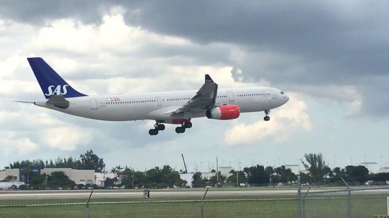 SAS Airbus A330-300 landing at MIA - YouTube