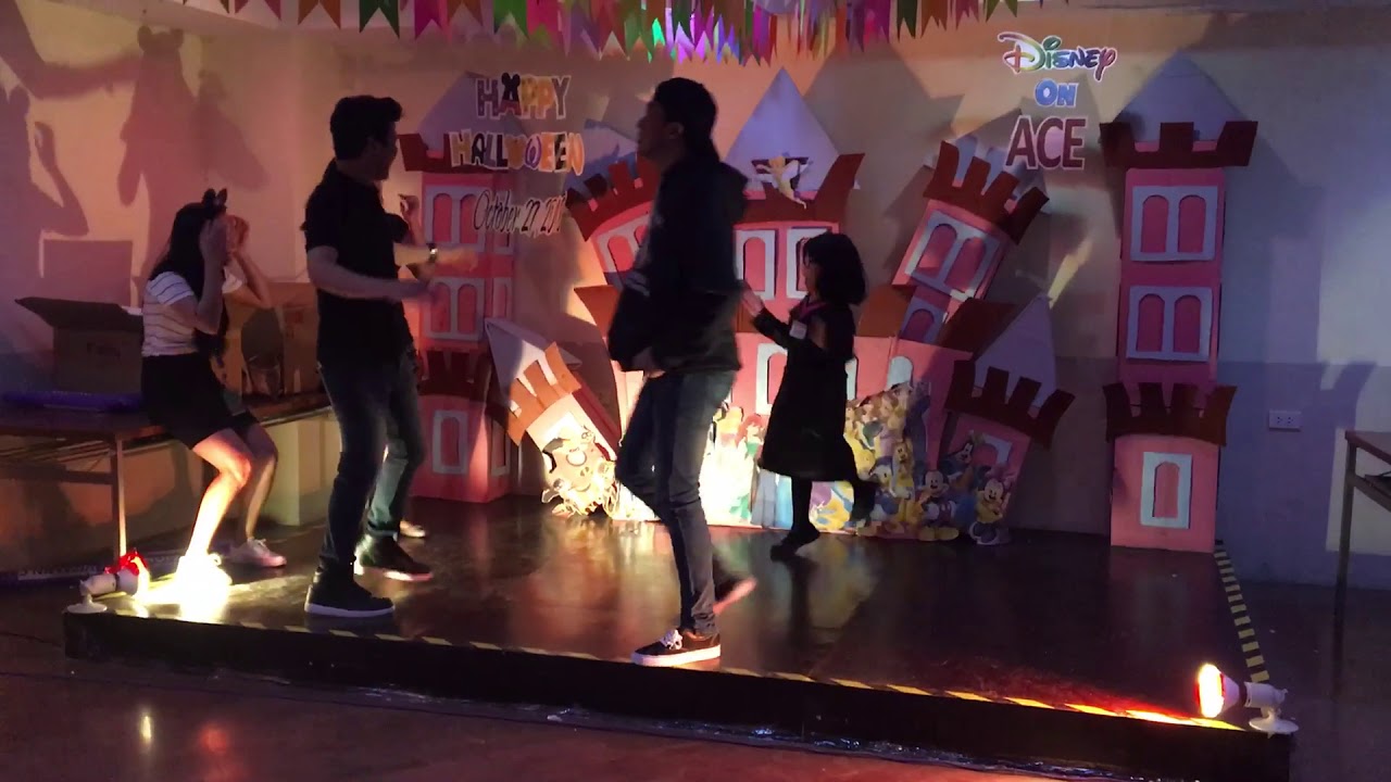 Edna Mode in the mood for dancing.. - YouTube