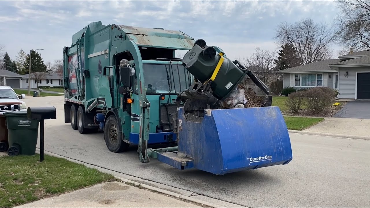 Homewood Disposal 1042 on garbage + Pouring Rain by me at the end - YouTube