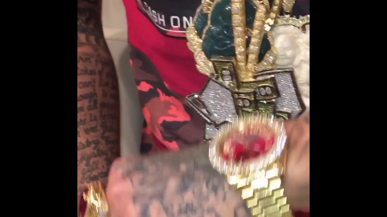 Jin Gates flexing with quarter million in jewelry - YouTube