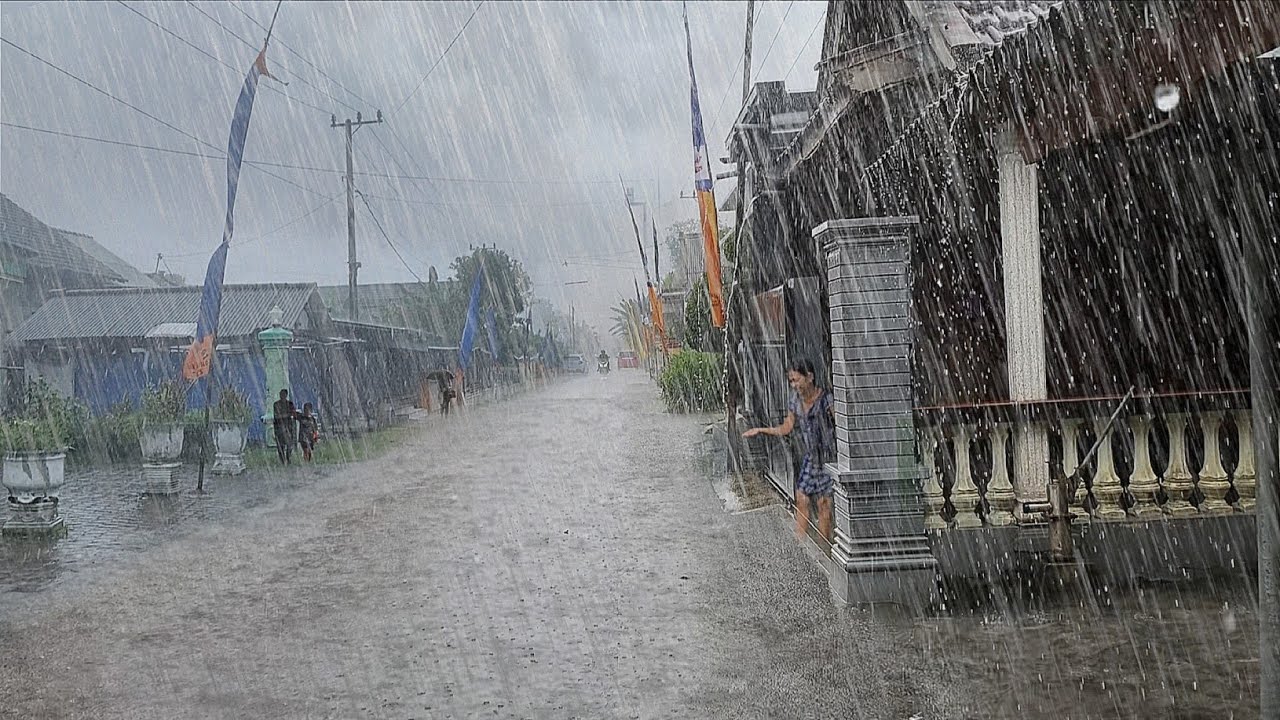 The biggest rainstorm in history in the village, extreme strong wind ...