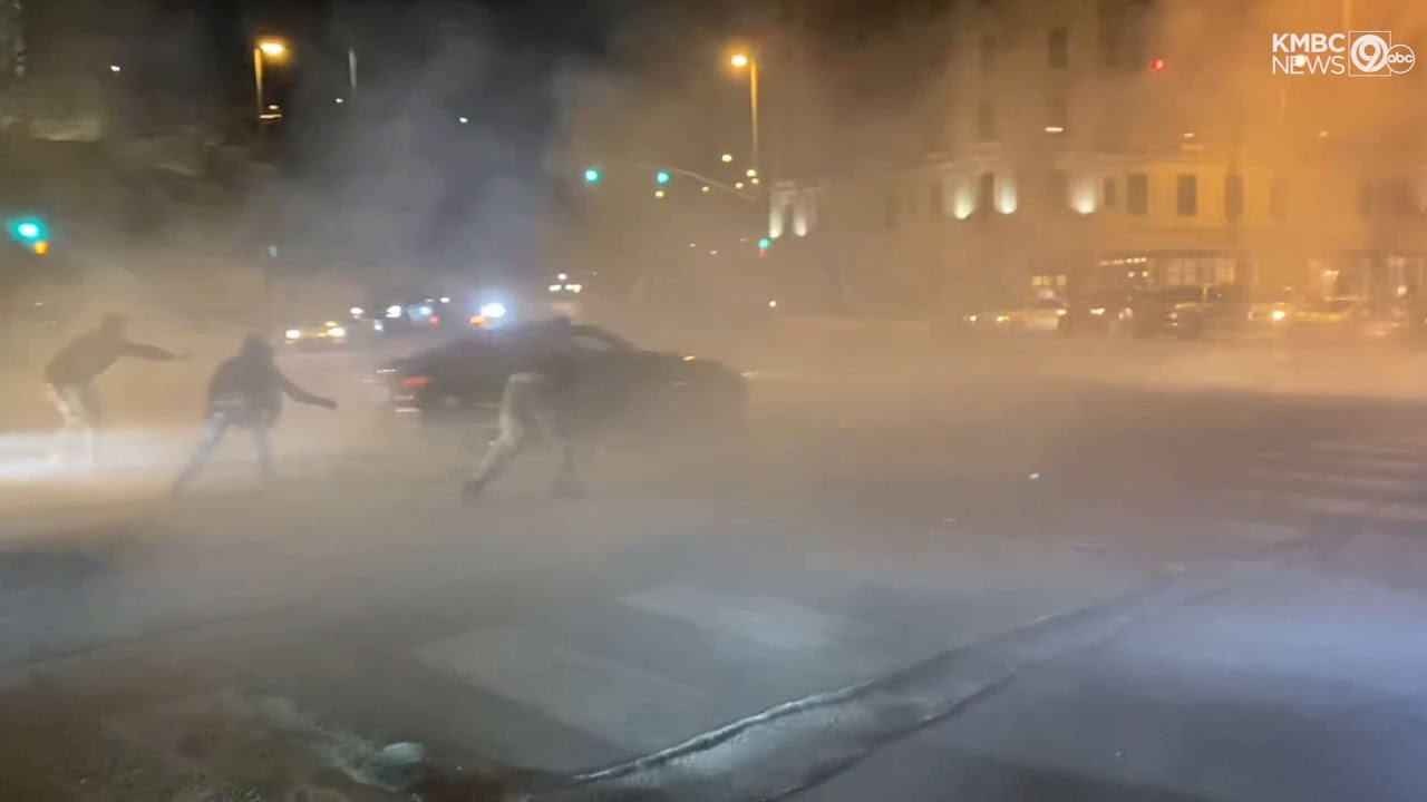 Hundreds flee as police bust sideshow in front of Union Station Sunday ...