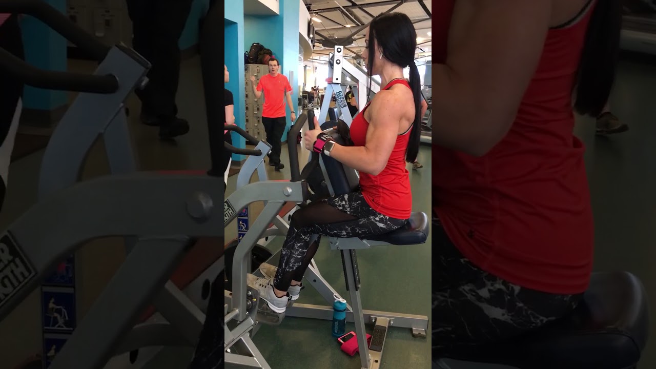 Single-arm machine row - YouTube