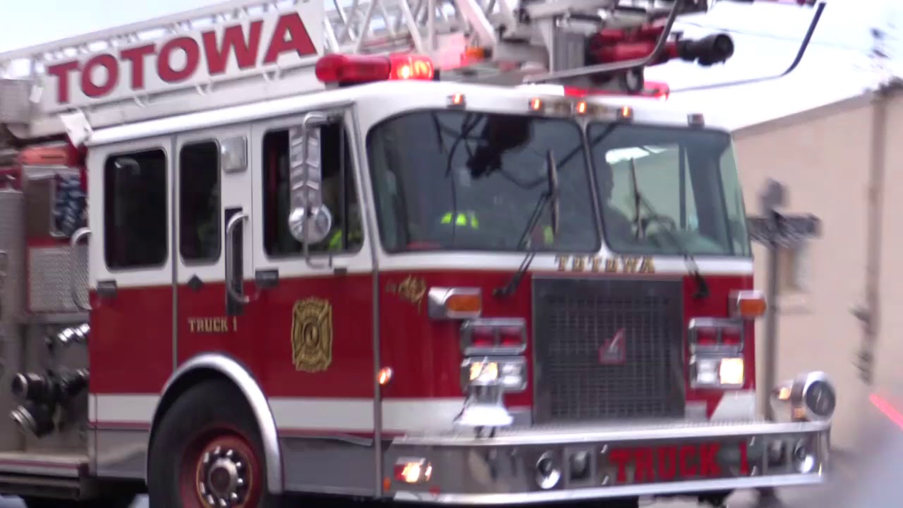 Totowa NJ Fire Department Truck 1 Responding out of their Quarters Feb ...