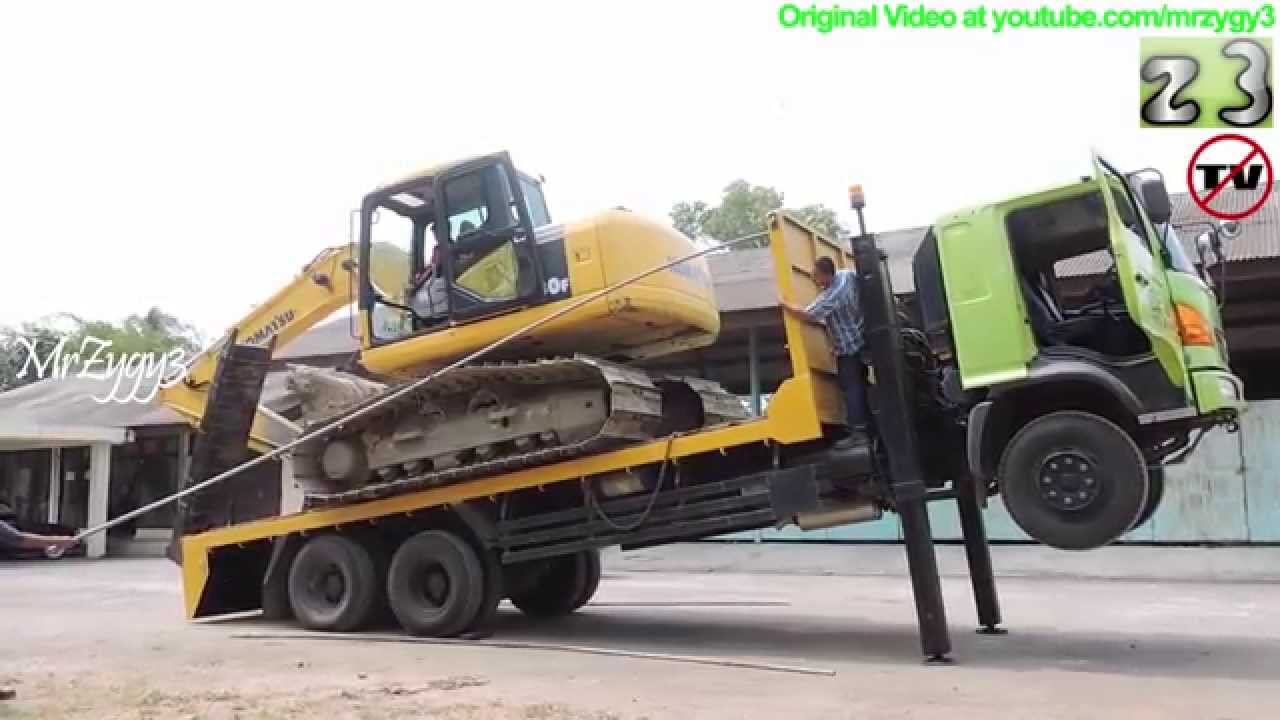 Komatsu PC130F-7 Excavator Hino FM260Ti Self Loader Truck Mobilisation ...