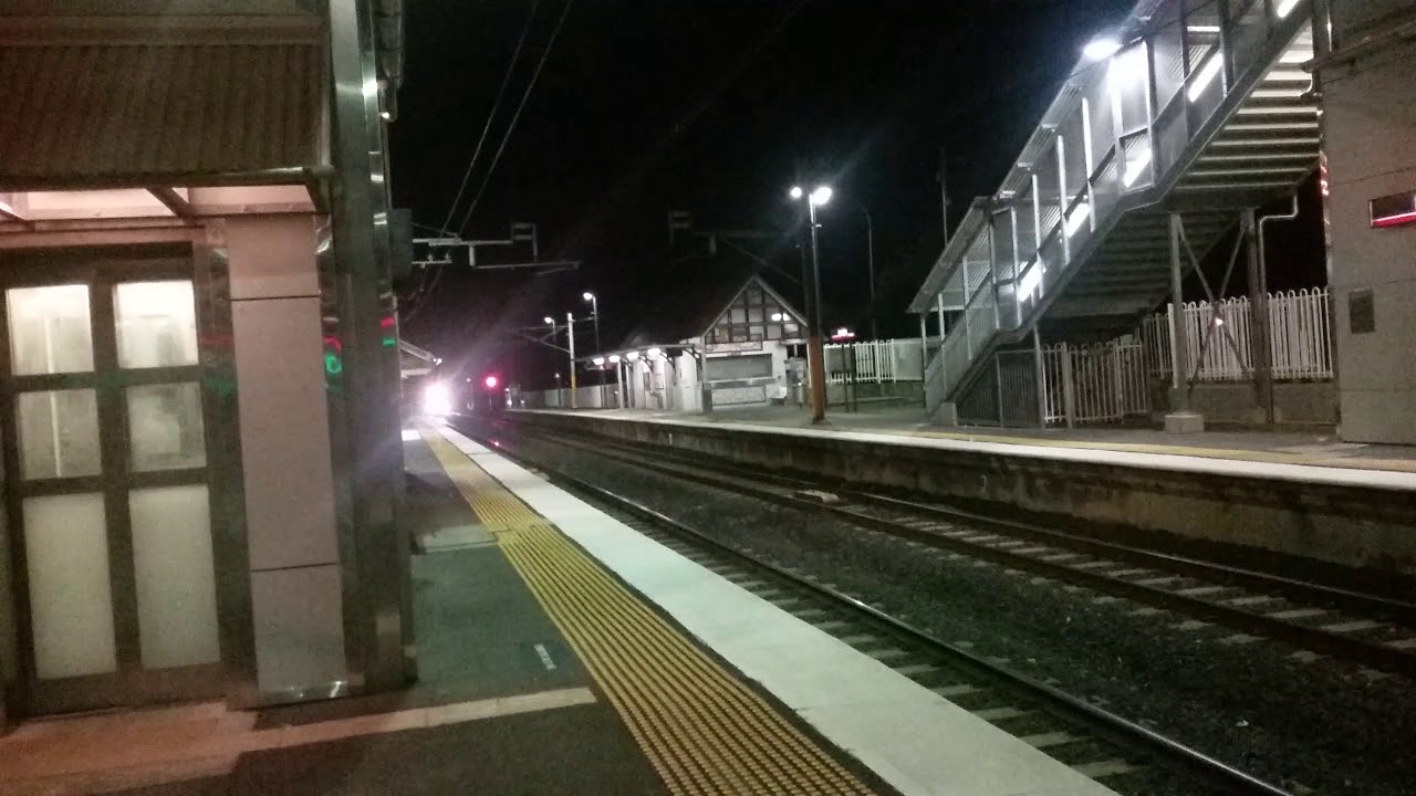 Aurizon's 2836 works #Y798 thru Lawnton Station 13/10/2017. - YouTube