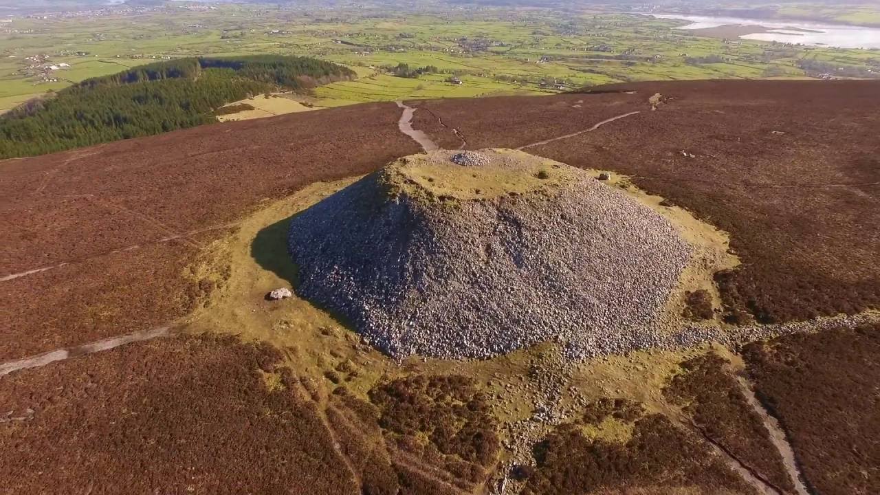 Queen Meabhs Cairn Knocknarea Sligo - YouTube