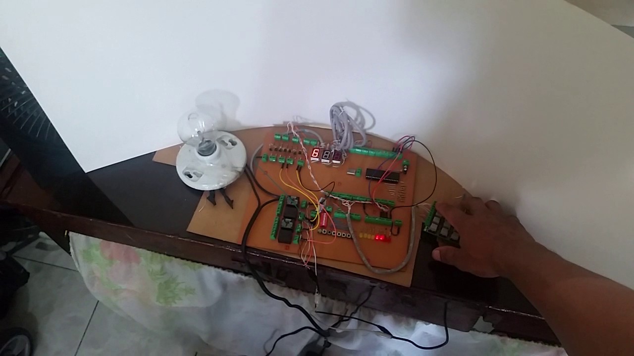 Encendido de Circuito microcontrolador atmel 8051 - YouTube