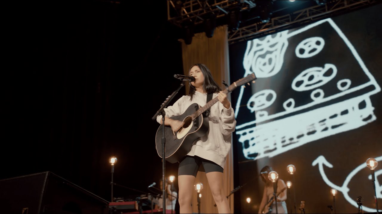 The Nicole Tour: A Day on the Road - YouTube