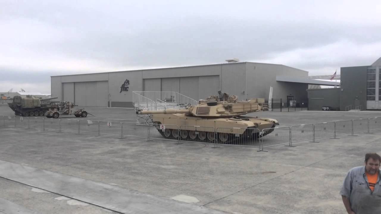 M1A1 turret swing - YouTube