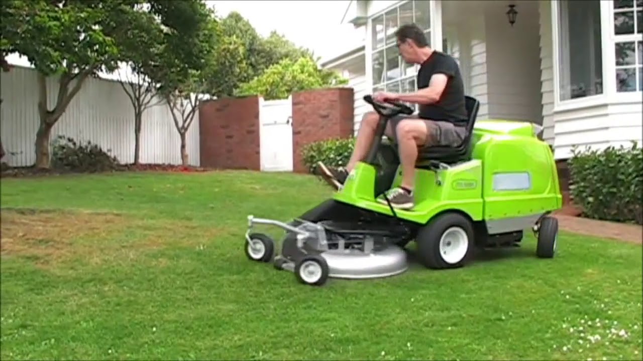 Grillo FD220R Front Deck Ride On Mower - YouTube