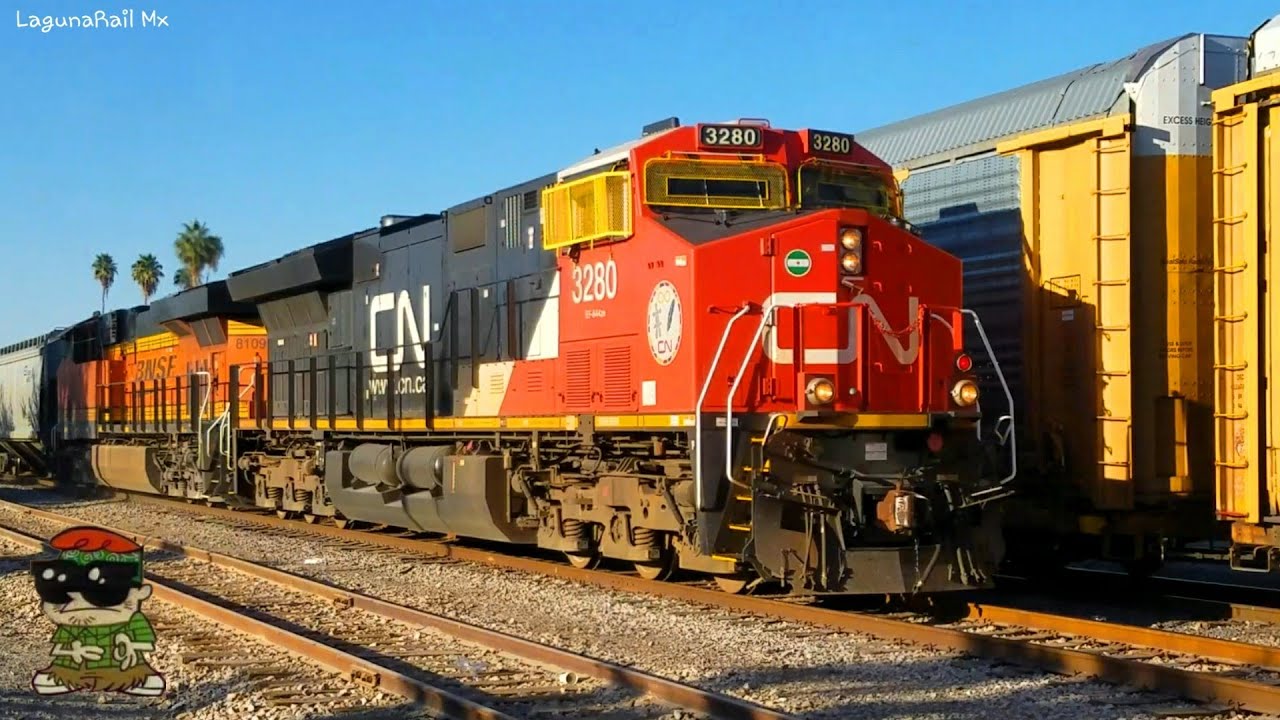 CN 3280, GE ET44AC visit México! - YouTube