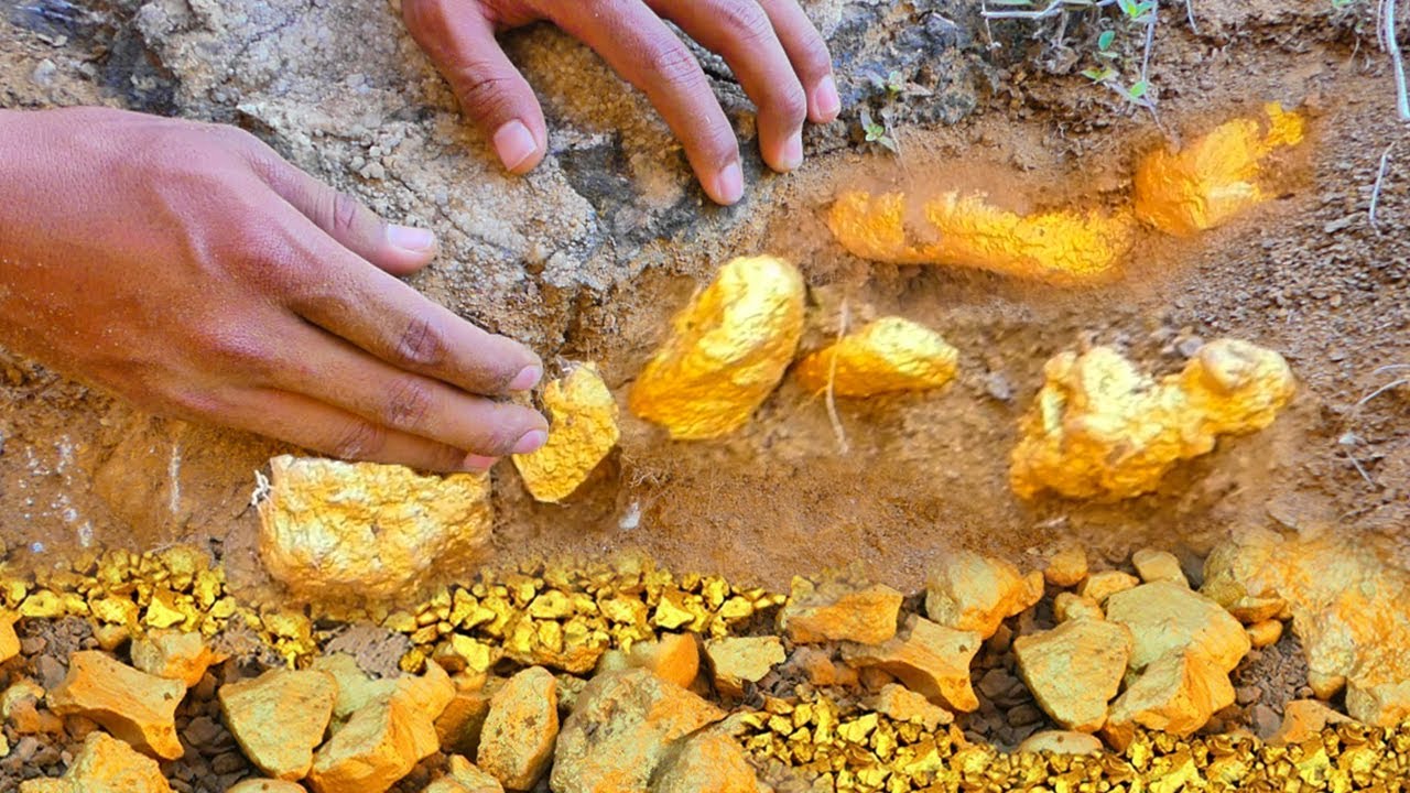Wonderful day-found expensive treasure under stone-Digging gold by me ...
