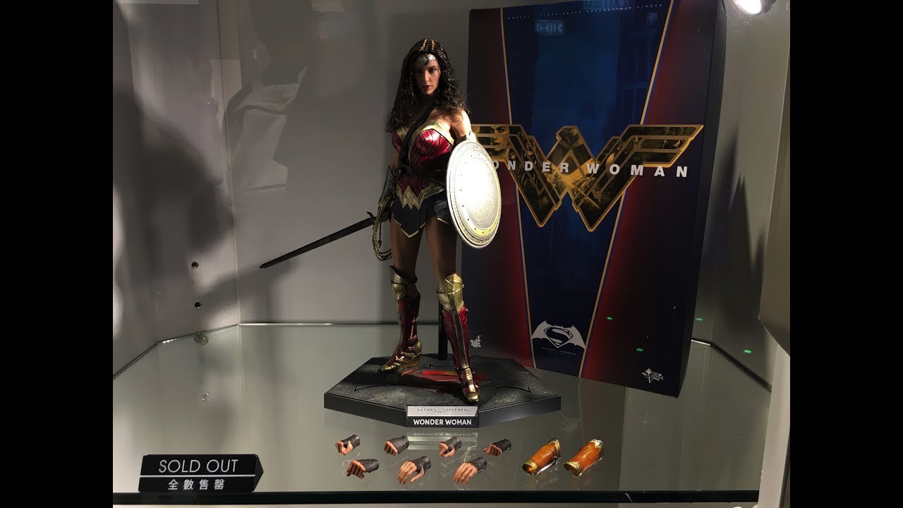WONDER WOMAN from BvS by Hot Toys on display at Secret Base HK - YouTube