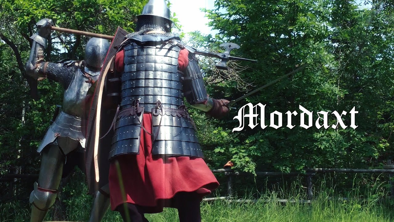 Poleaxe vs. Armingsword and Heatershield | Harnischfechten - YouTube