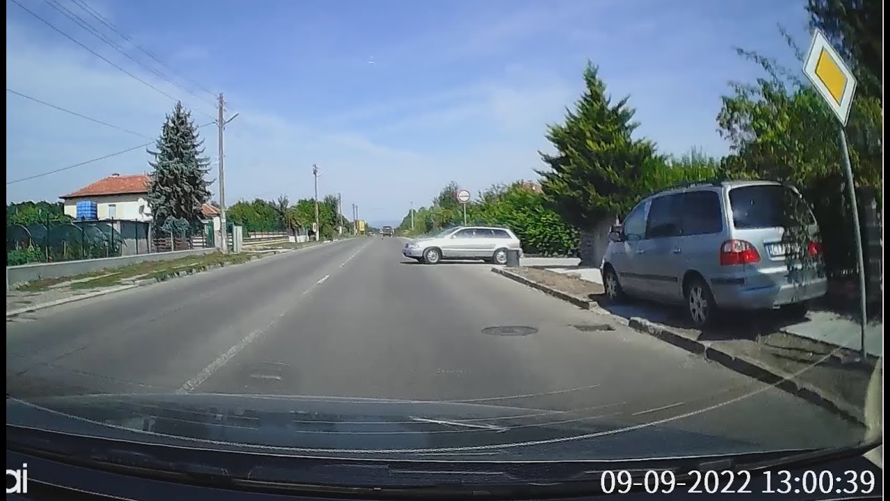 Almost Car Accident Crash Collision Avoid - YouTube