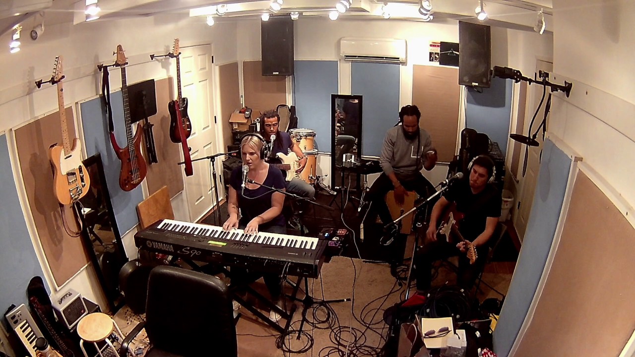 Sarah Pumphrey live cover - Sleepwalker by Emily King - YouTube