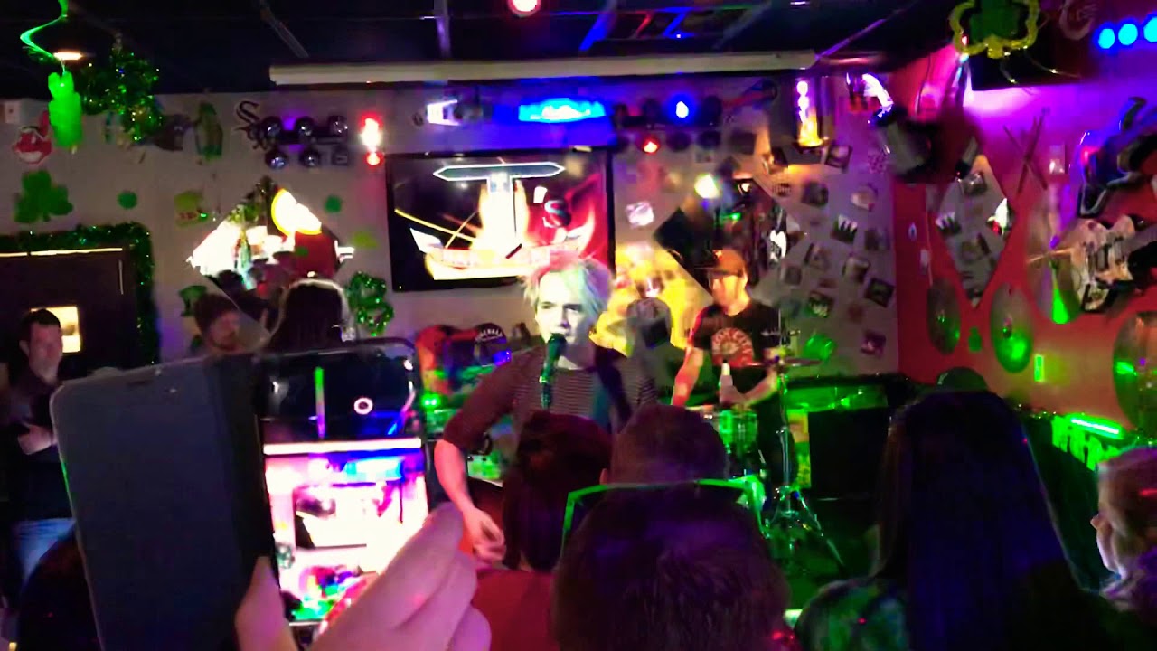 Badflower “Move me” Live - YouTube