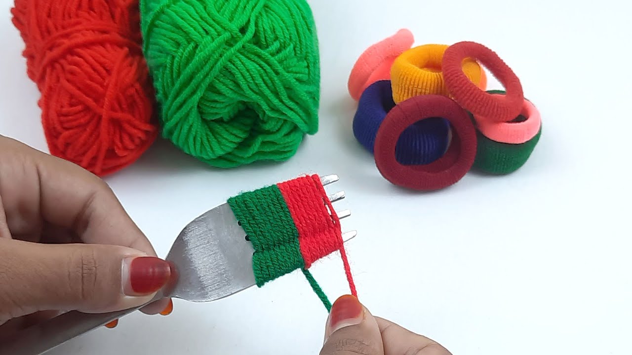 Super Easy Woolen Craft Ideas with Fork - DIY Woolen Flowers - Hand ...