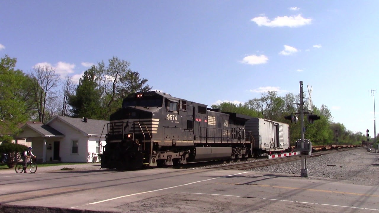 NORFOLK SOUTHERN GE D9-44CW Northbound Work Train - YouTube