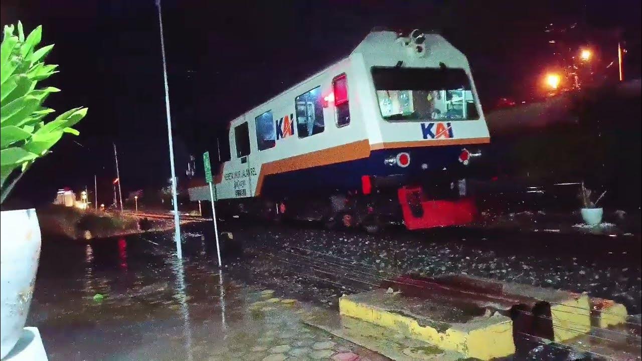 kereta api yang jarang kelihatan....#train #lokomotif #viralvideo # ...