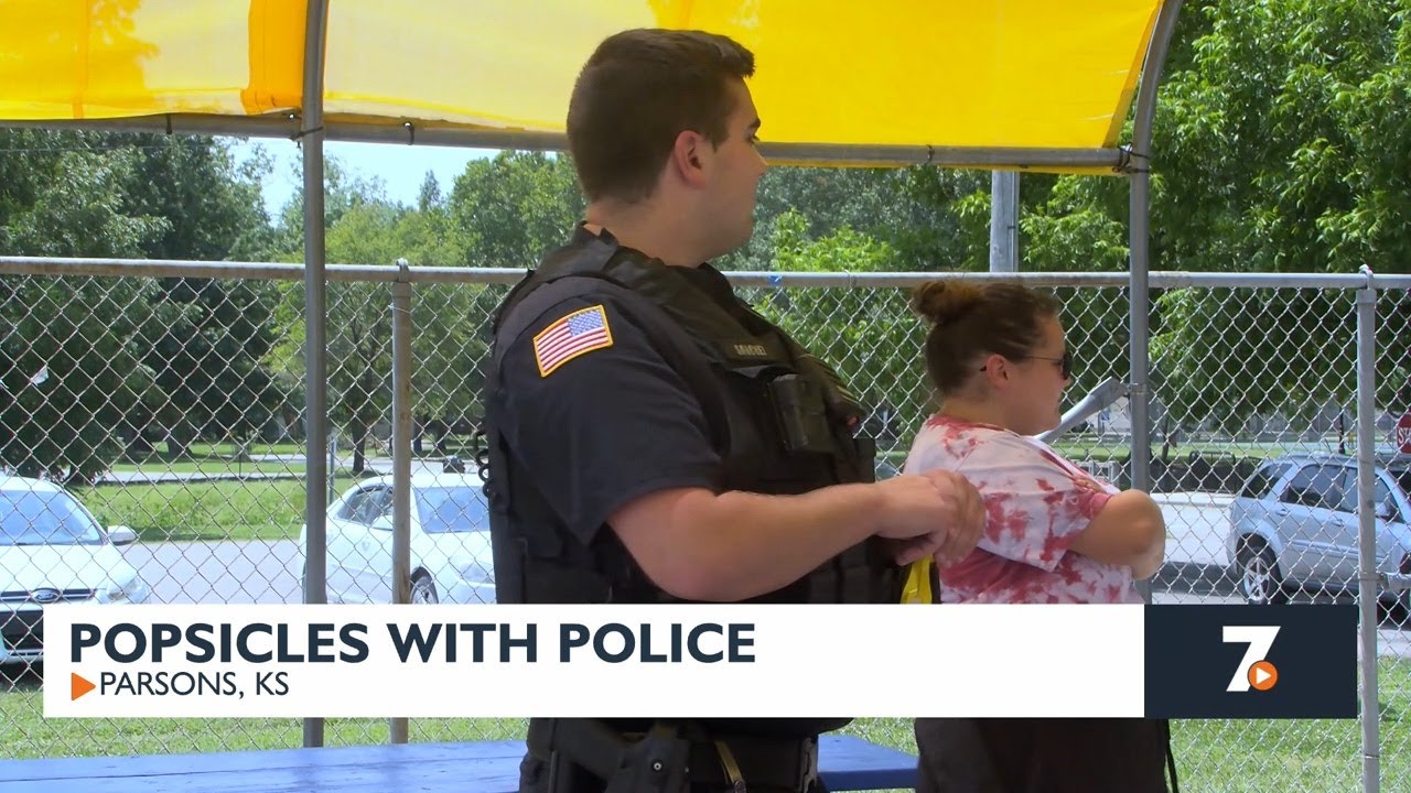 Parsons kids turn out for a Popsicles with Police event - YouTube