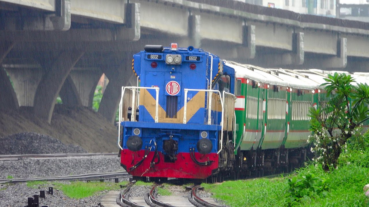 Nilsagar Express Train in Rain pulled by New EMD 6602 GT42ACL ...