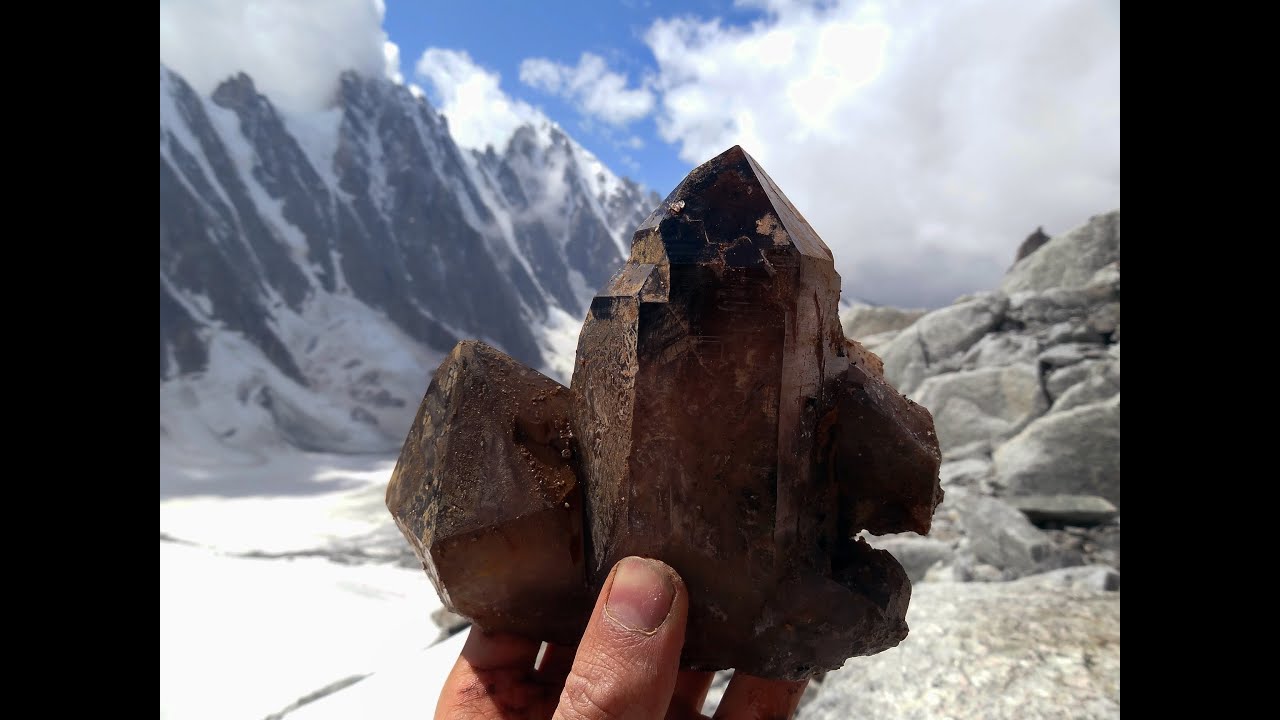 Alpine smoky Quartz cluster from Argentière, Mont-Blanc - YouTube